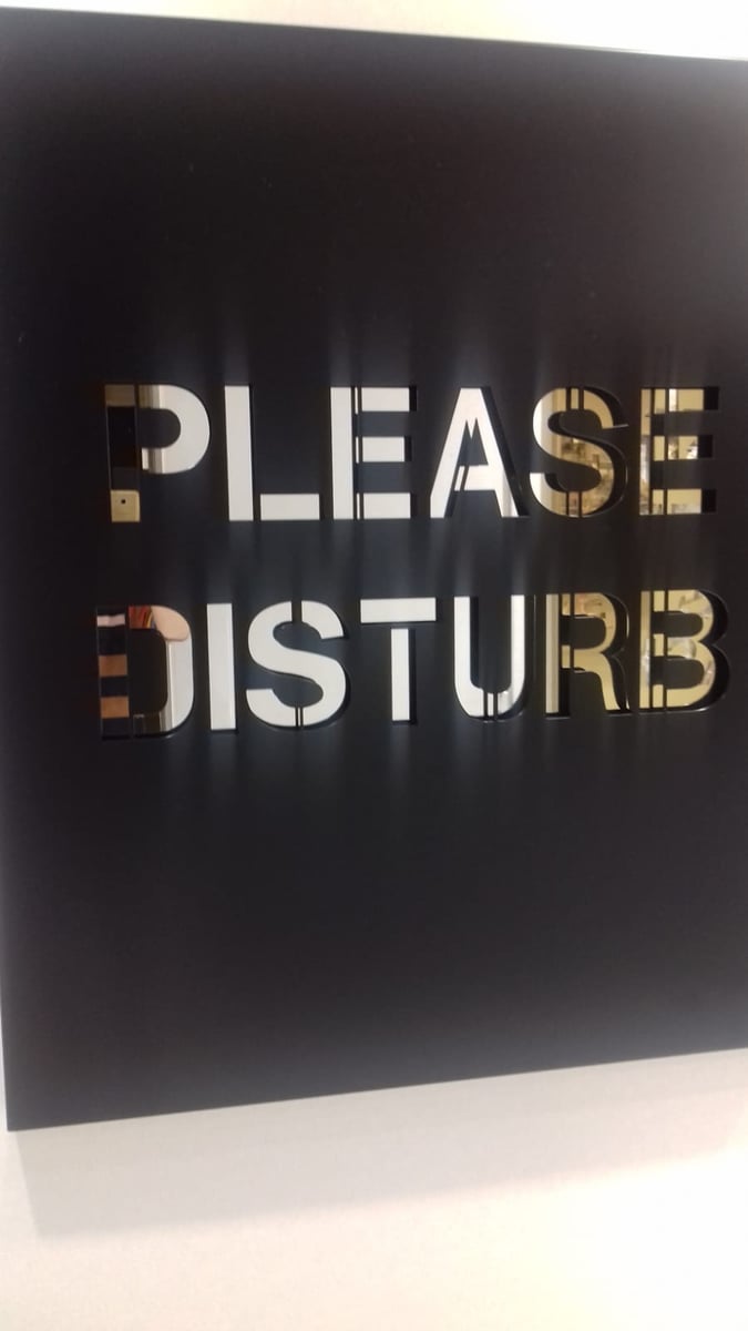 Please Disturb - Alu noir mat fond miroir